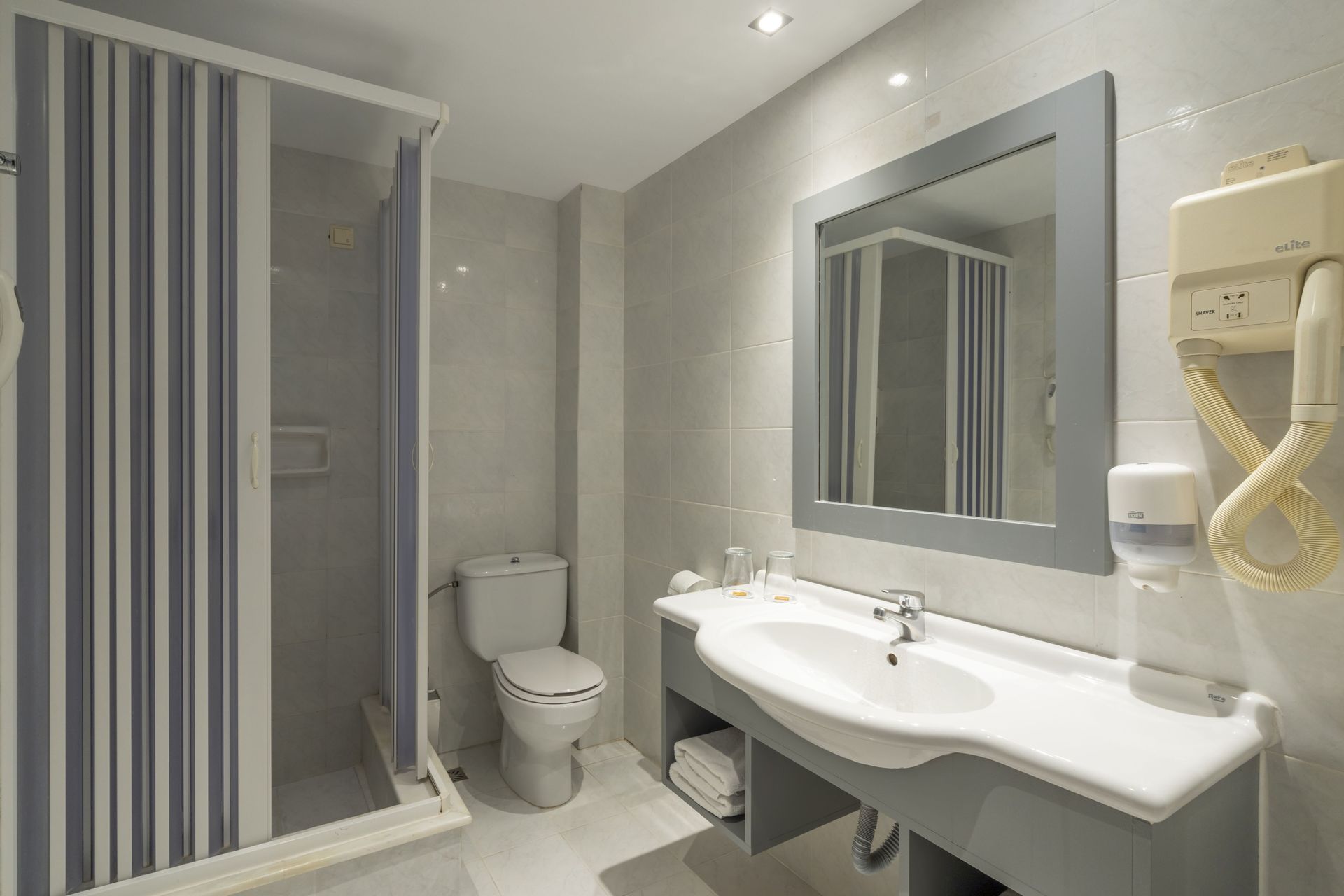 Standard Back View - Anemolia