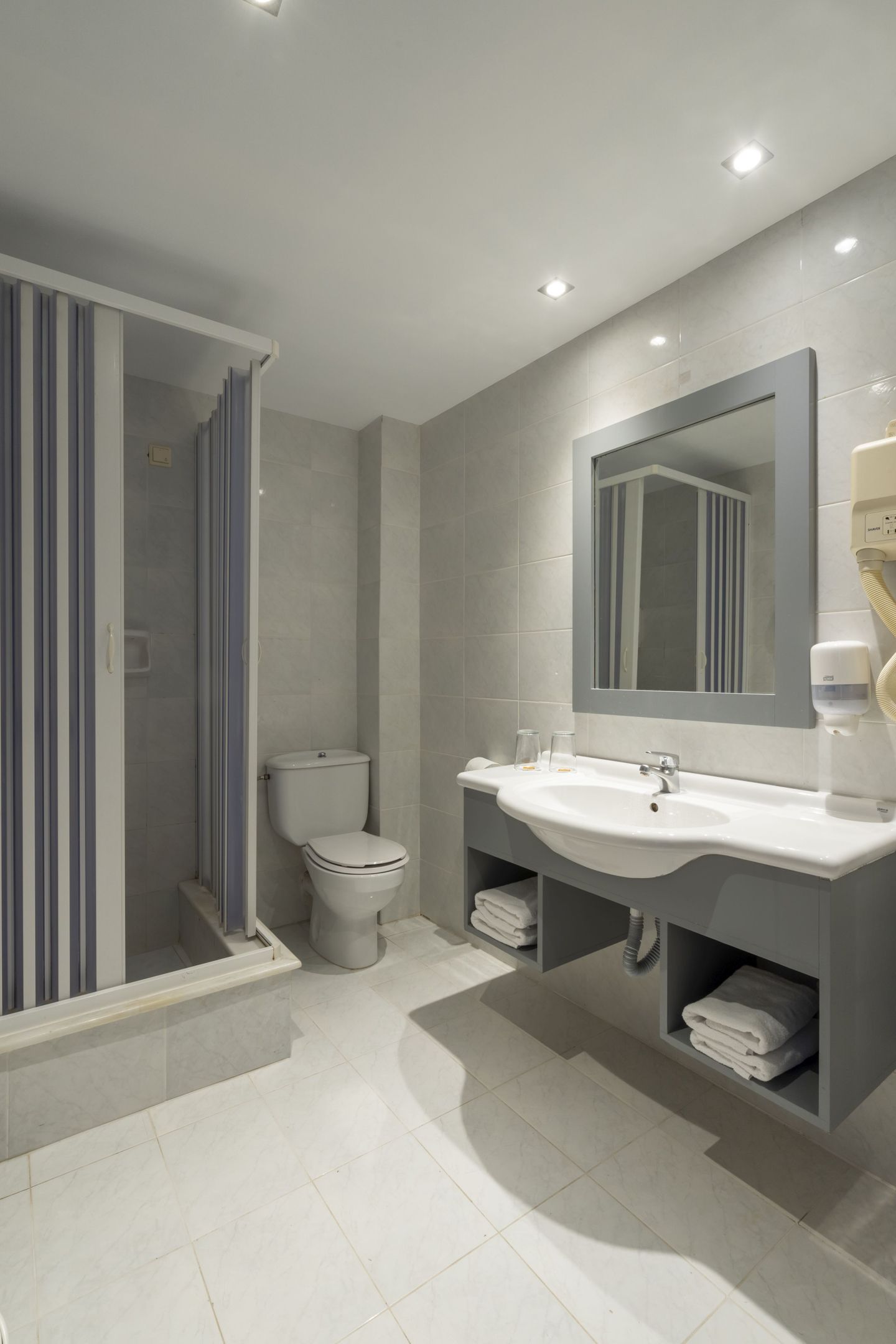 Standard Back View - Anemolia